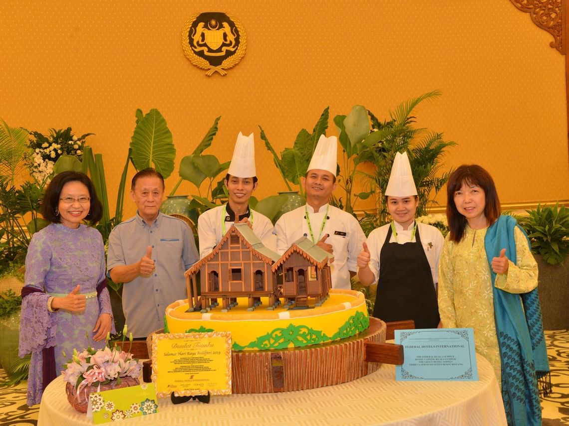 Cake Presentation to His Majesty, Yang di-Pertuan Agong and Her Majesty ...