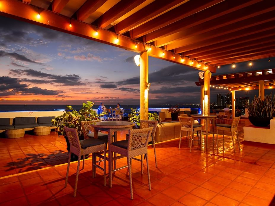 Sky Bar Lounge | Plaza Pelicanos Grand Beach Resort