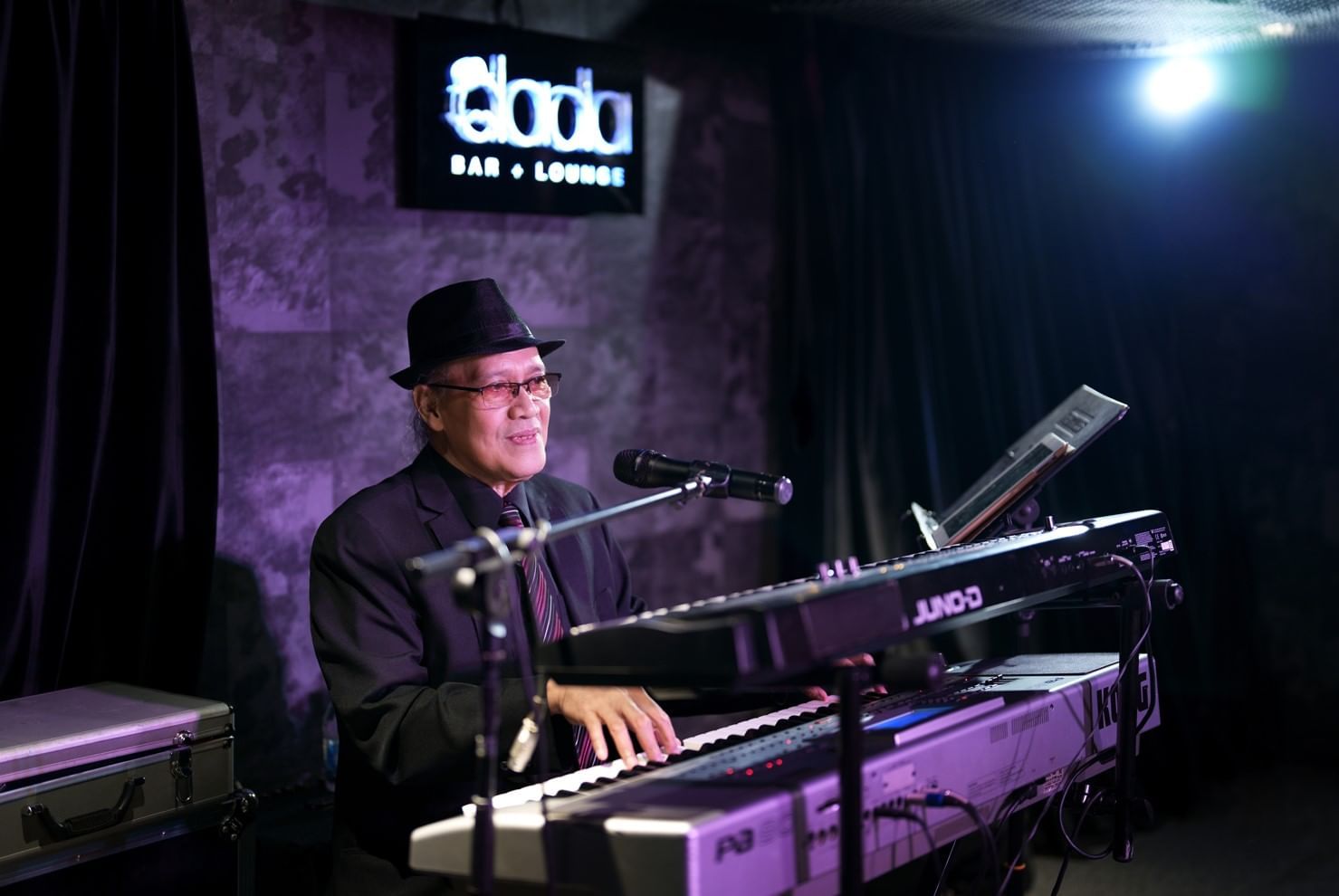 Dada bar Lounge I The Luxe Manor