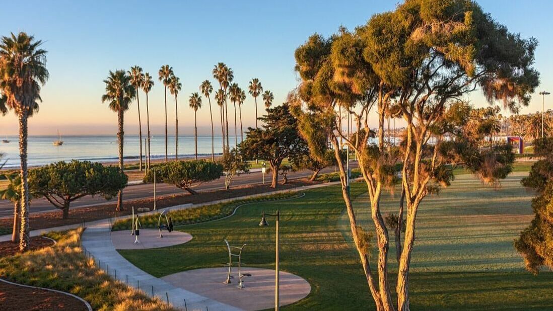 Parkside Partial Ocean View Two Queens | Santa Barbara Inn