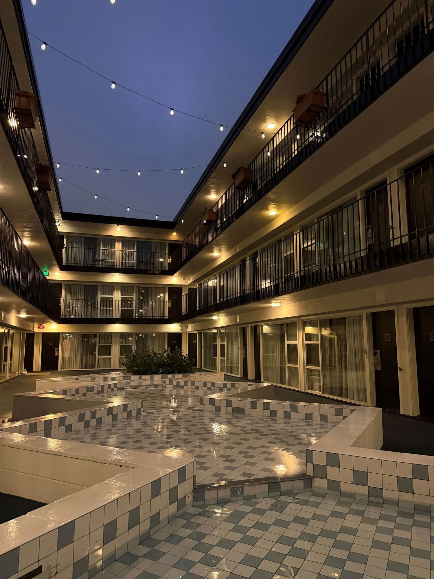 SoMa House & SoMa Social | Affordable Hotel in Downtown San Francisco