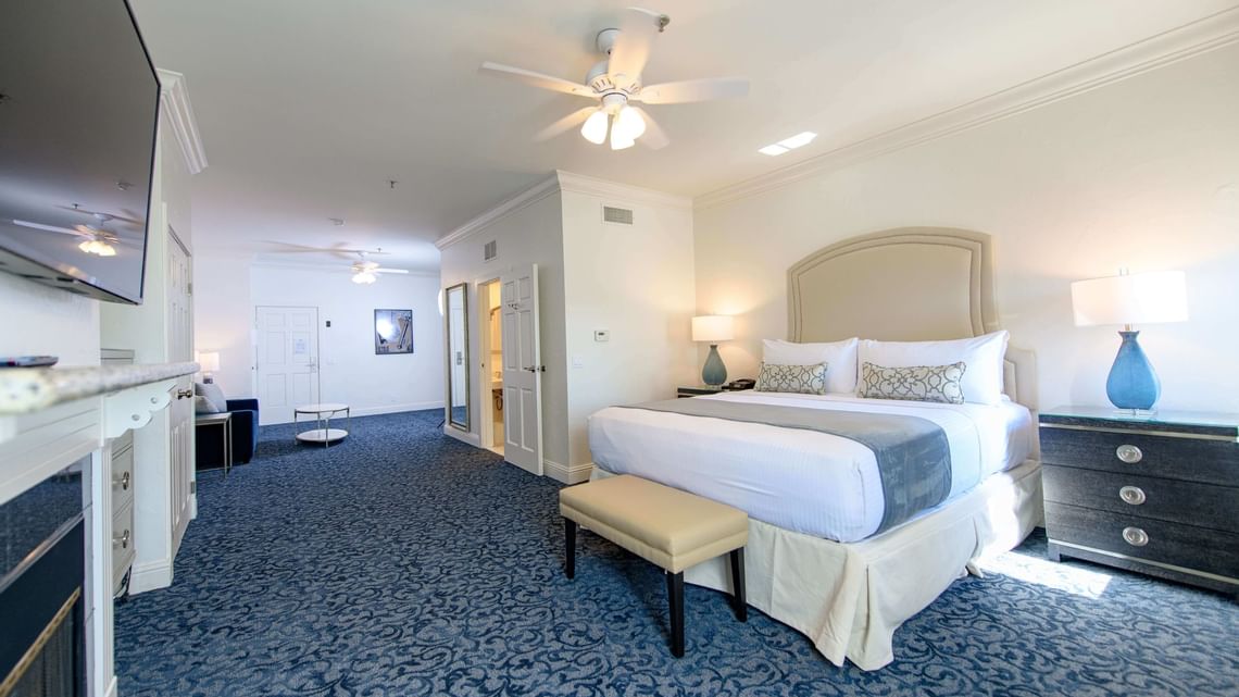 Premier Suite w/Balcony (Renovated) - Horton Grand Hotel