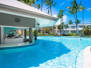 Barefoot | Swim-up Island Pool Bar | Daydream Resort