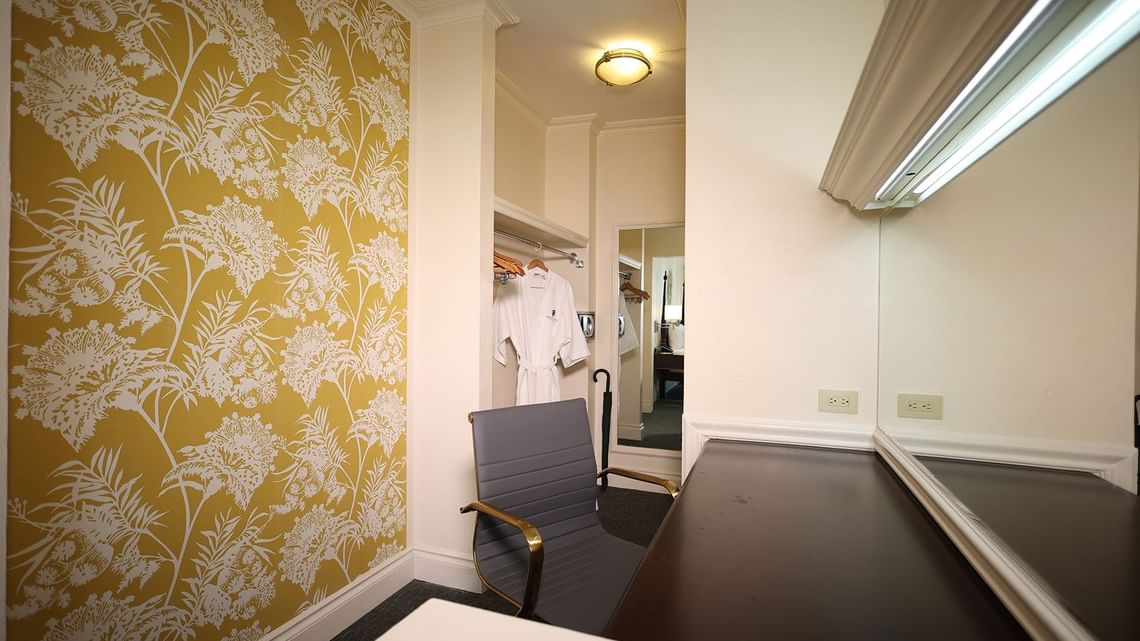 Executive Office Suite | The Courtleigh Hotel and Suites