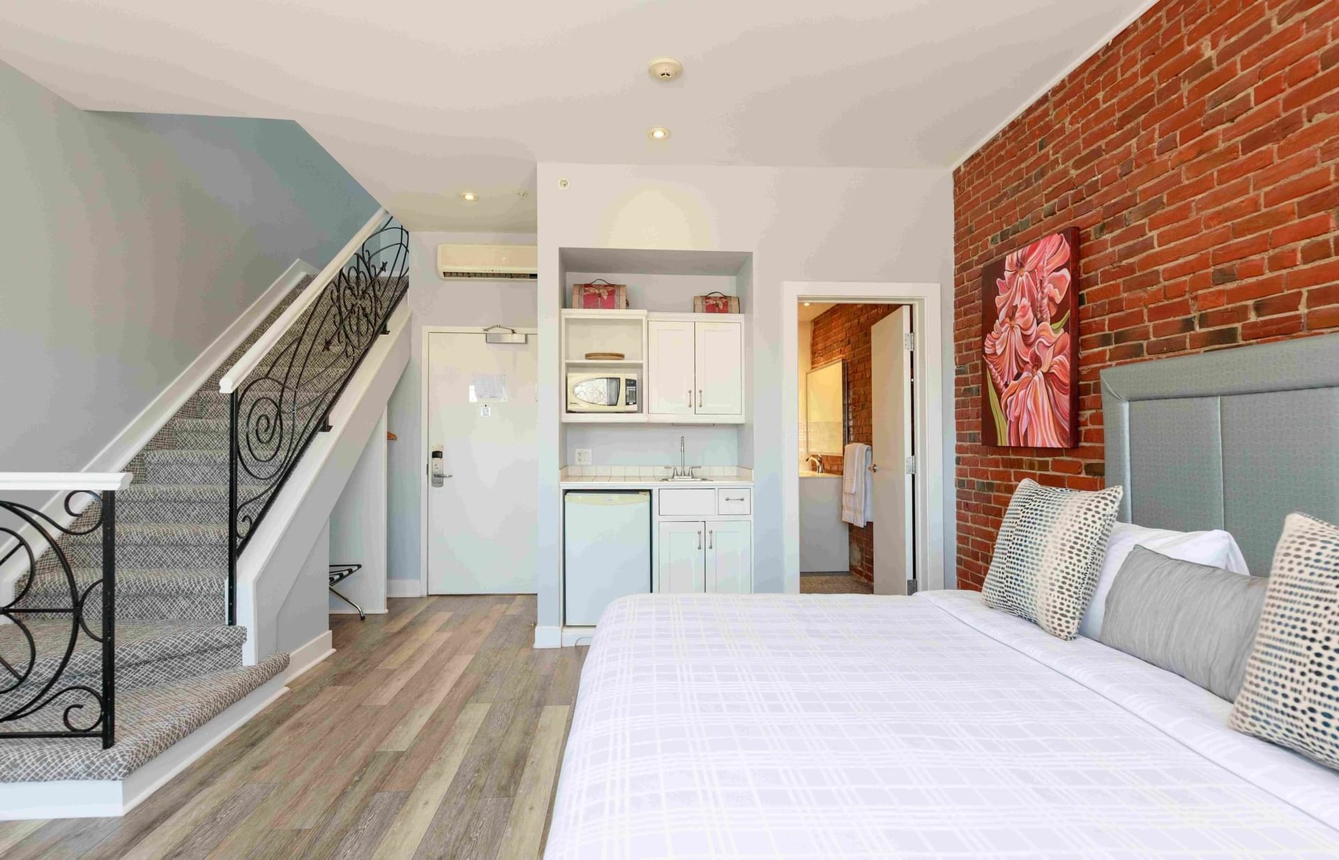 Retro Suites - Boutique Hotels in Ontario, Chatham Kent
