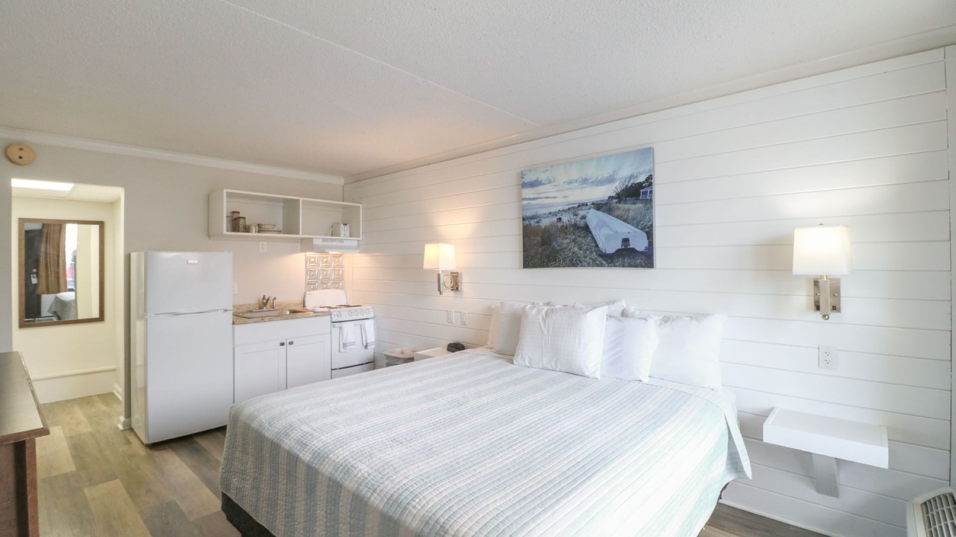Atlantic Oceanside King Studio, Kitchenette, Pool View | Accommodation