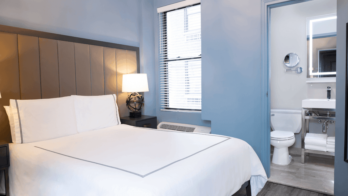 Lux Queen Room – Cozy NYC Boutique Hotel in Midtown | Kixby